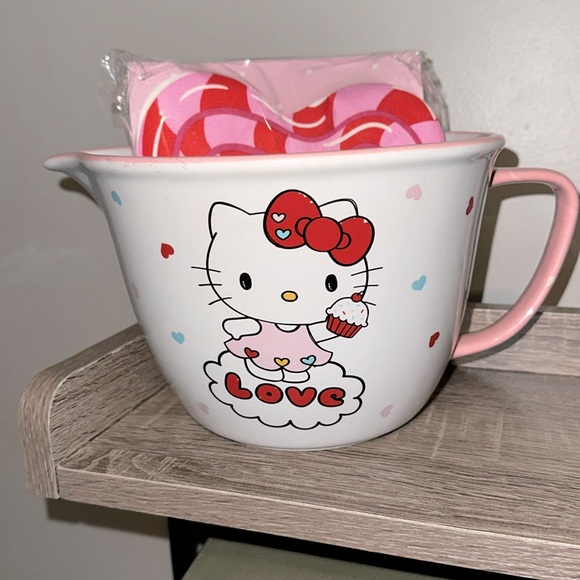 Hello Kitty | Kitchen | Hello Kitty Mixing Bowl | Poshmark